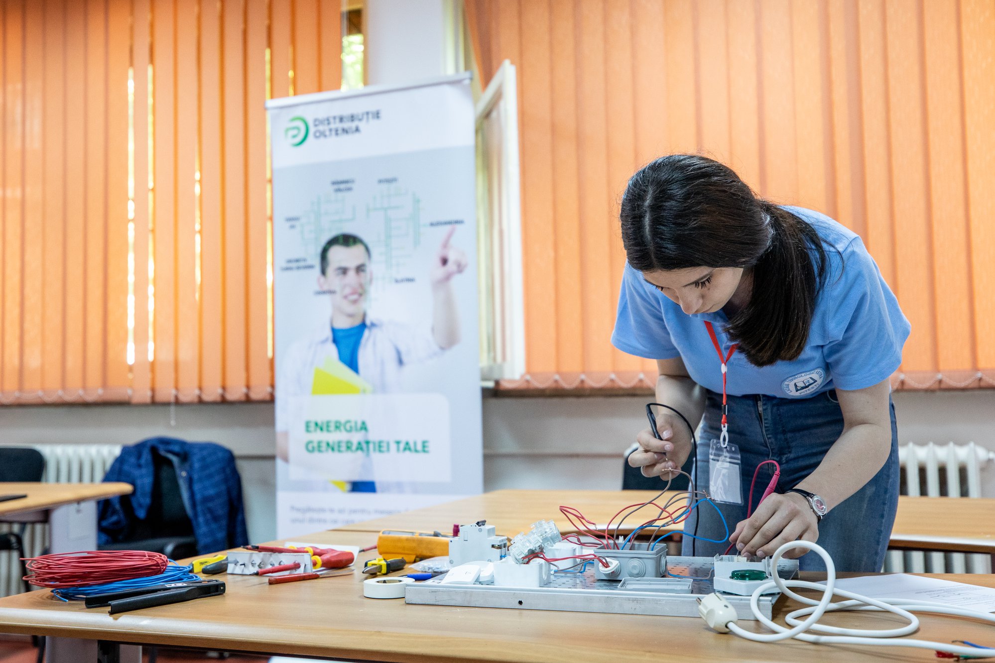 Distribuție Oltenia continuă Proiectul Ucenic Electrician: 200 de elevi ...
