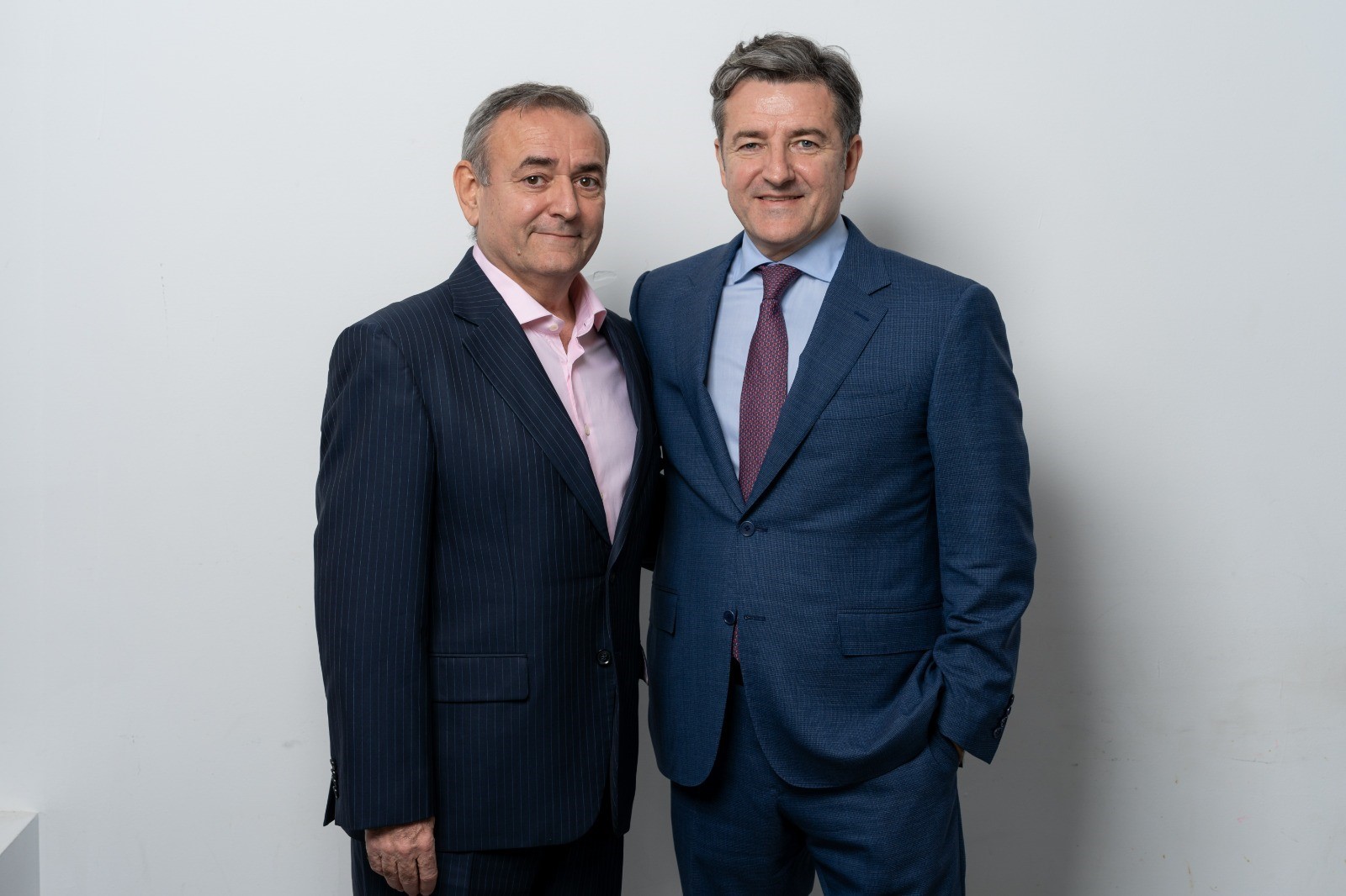 Frații Adrian și Corneliu Bodea, în fața presei, la aniversarea a 30 de ...