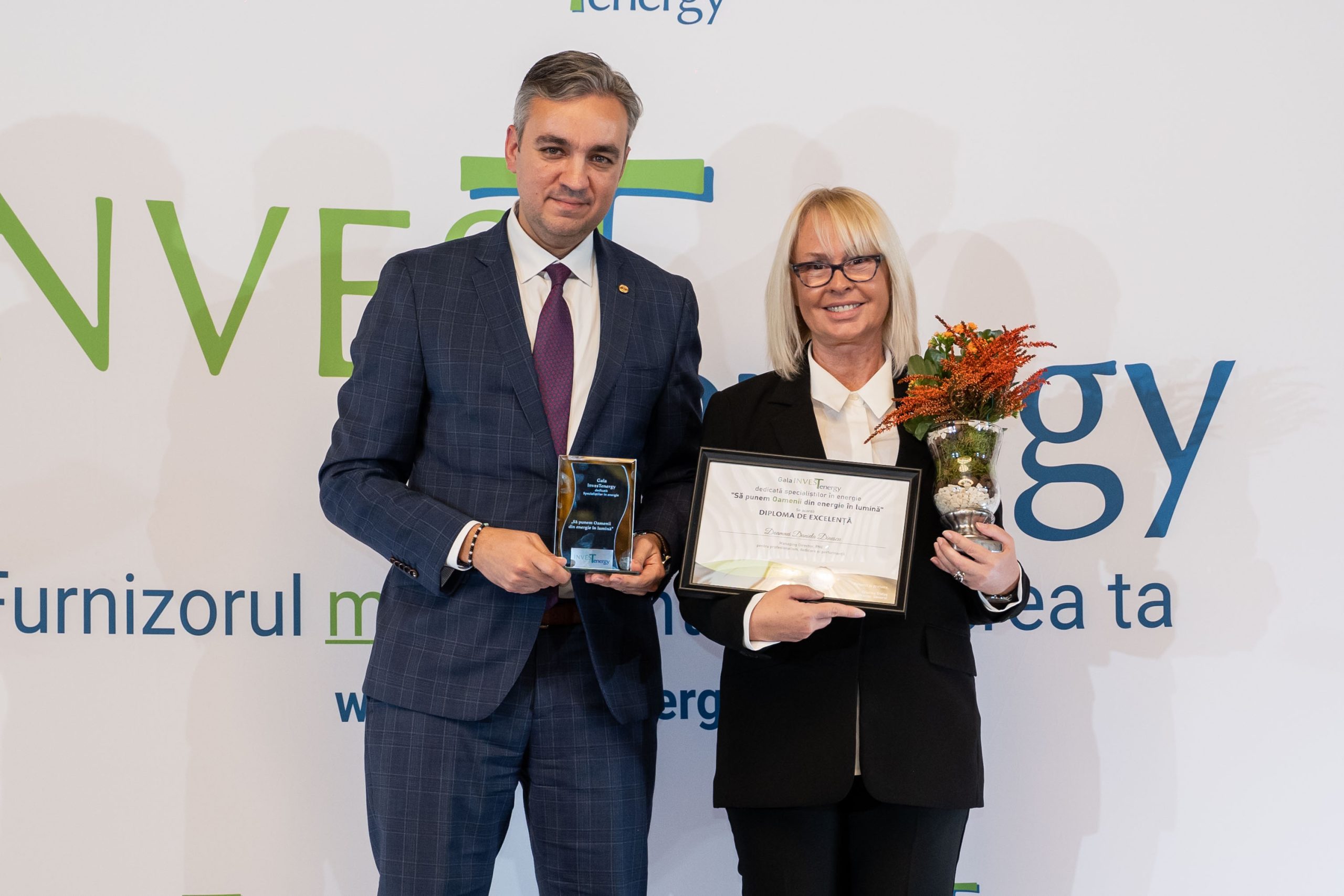 VIDEO InvesTenergy. Daniela Dinescu, PNE - premiată la Gala ...