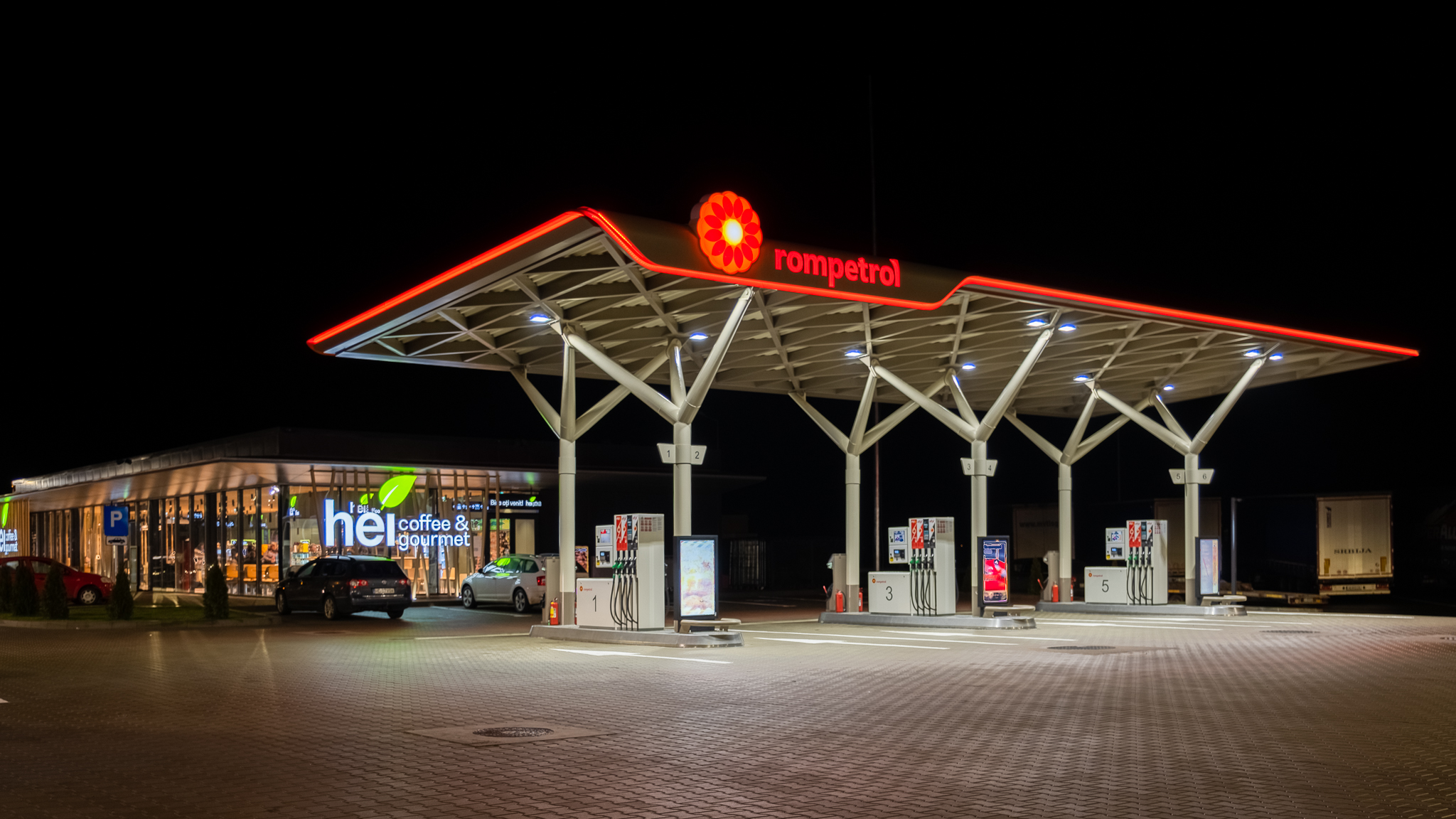 Primele centre de servicii integrate și benzinării Rompetrol pe ...
