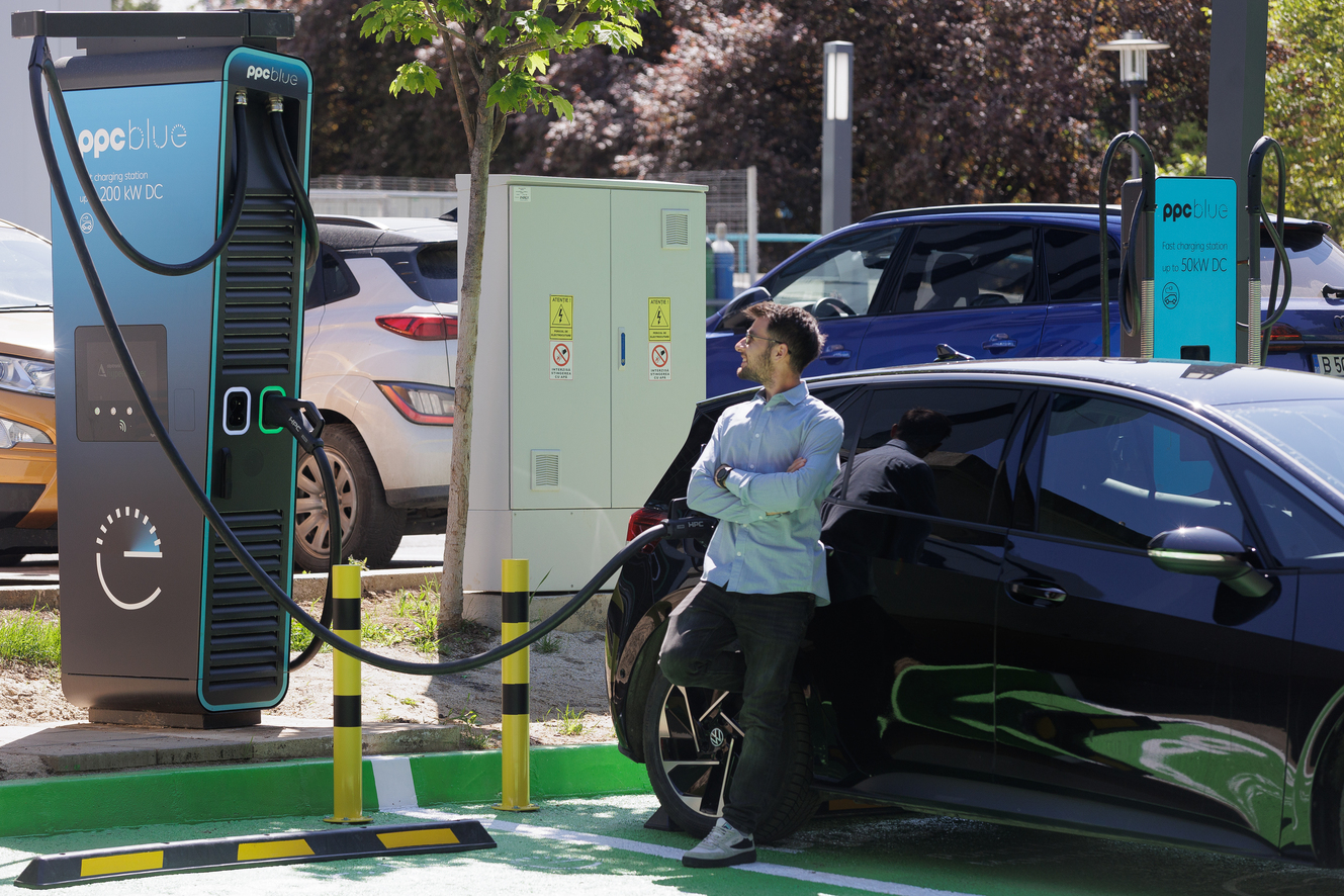 PPC Blue a instalat 16 stații de încărcare a autovehiculelor electrice ...